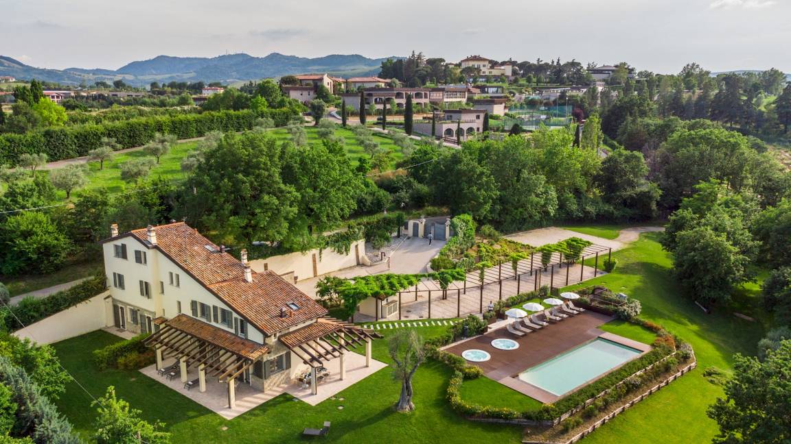 350 M² Villa ∙ 4 Bedrooms ∙ 8 Guests - Emilia-Romagna