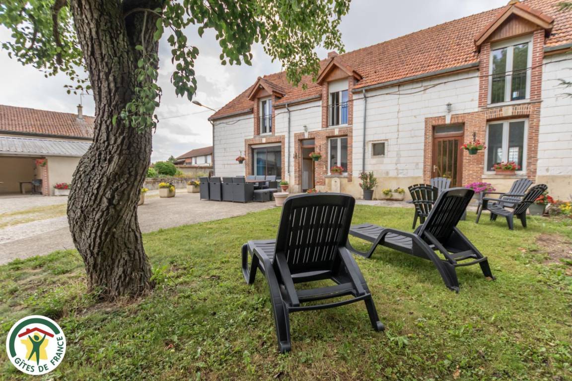 155 M² Gîte ∙ 3 Chambres ∙ 10 Personnes - Marne