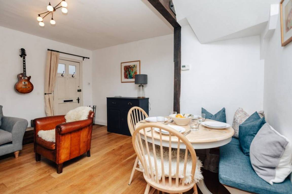 House ∙ 2 Bedrooms ∙ 4 Guests - Henley-on-Thames