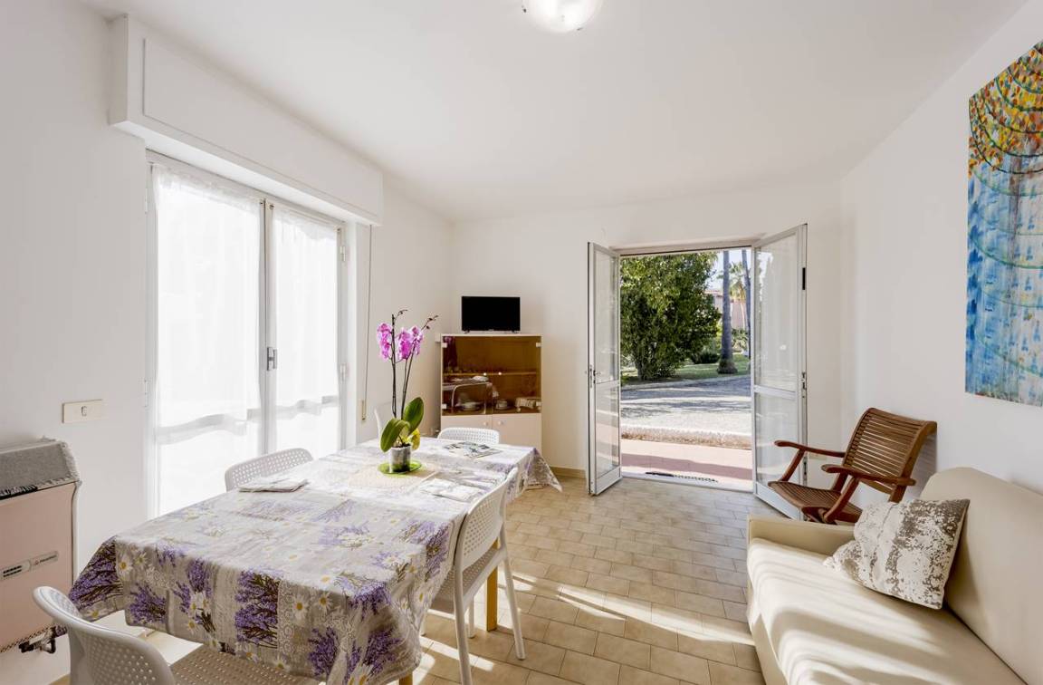 30 M² Huoneisto ∙ 1 Makuuhuone ∙ 4 Vierasta - Loano