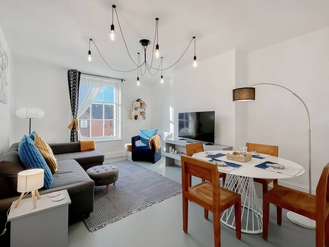 Apartment ∙ 1 Bedroom ∙ 4 Guests - Gloucester