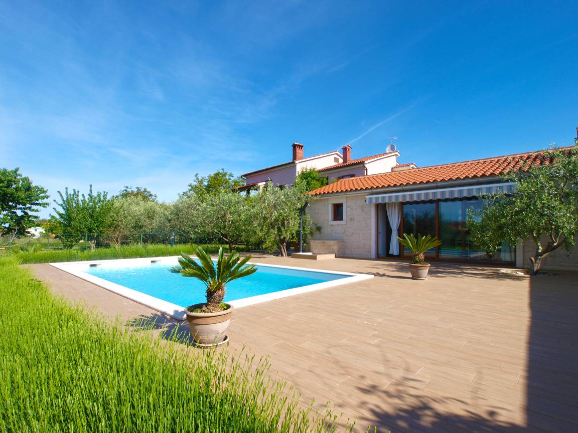 120 M² House ∙ 4 Bedrooms ∙ 8 Guests - Pula
