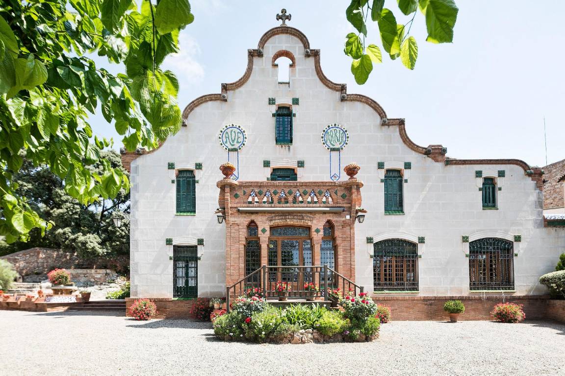 650 M² House ∙ 6 Bedrooms ∙ 16 Guests - Mura, Barcelona