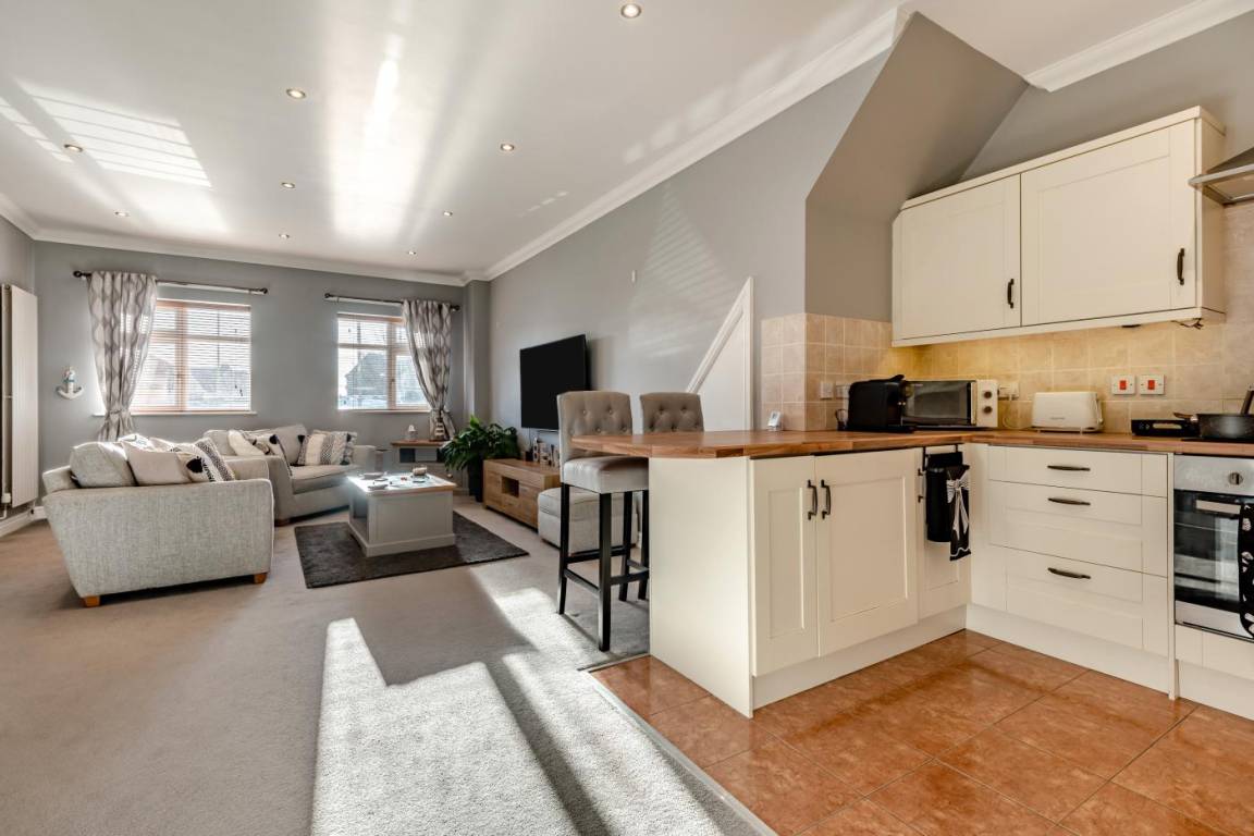 Apartment ∙ 2 Bedrooms ∙ 4 Guests - New Milton