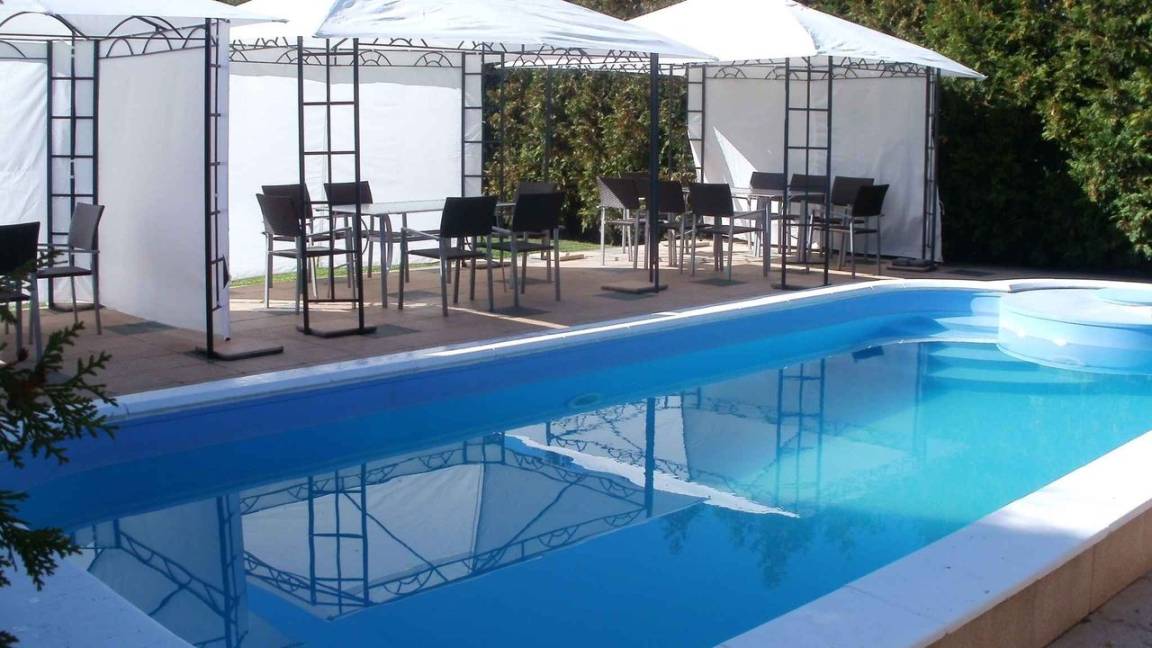 80 M² Apartment ∙ 2 Bedrooms ∙ 4 Guests - Siófok