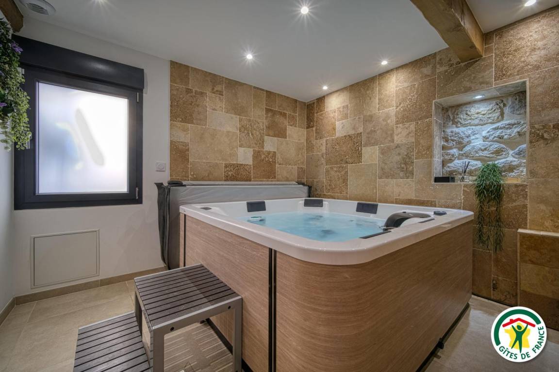 100 M² Gîte ∙ 2 Chambres ∙ 4 Personnes - Pierrelatte