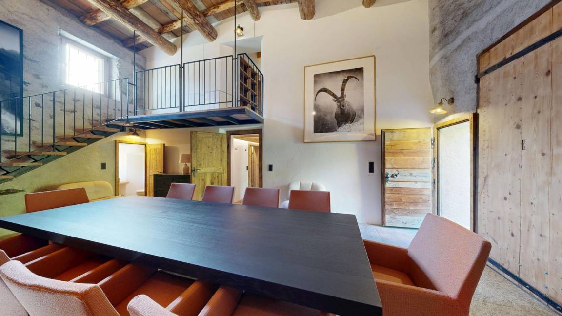 115 M² Talo ∙ 4 Makuuhuonetta ∙ 8 Vierasta - Tirano