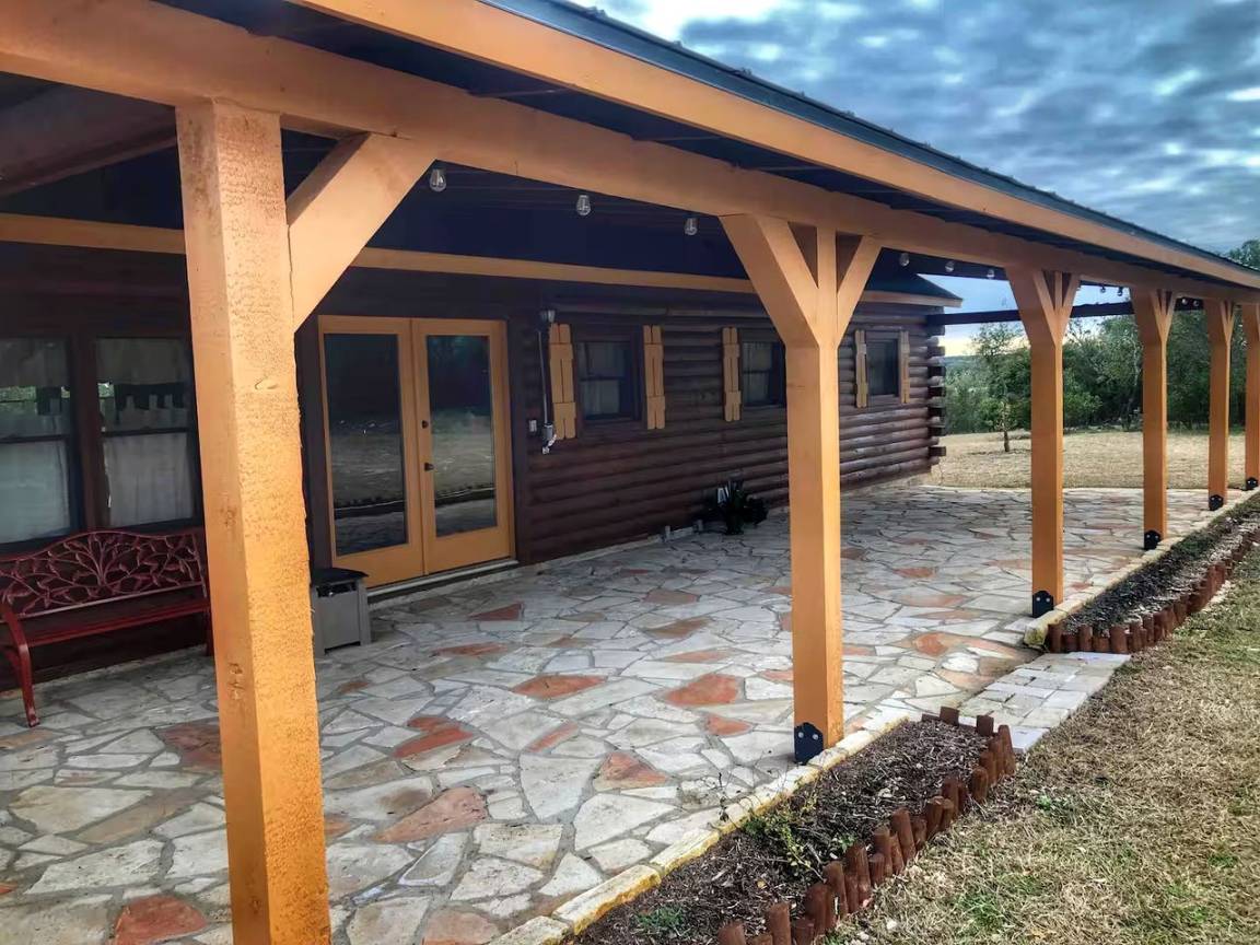 House ∙ 1 Bedroom ∙ 6 Guests - Medina Lake, TX
