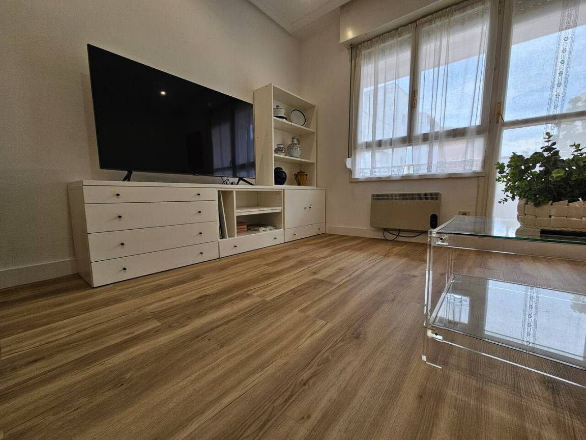 100 M² Apartamento ∙ 3 Habitaciones ∙ 6 Huéspedes - Avilés