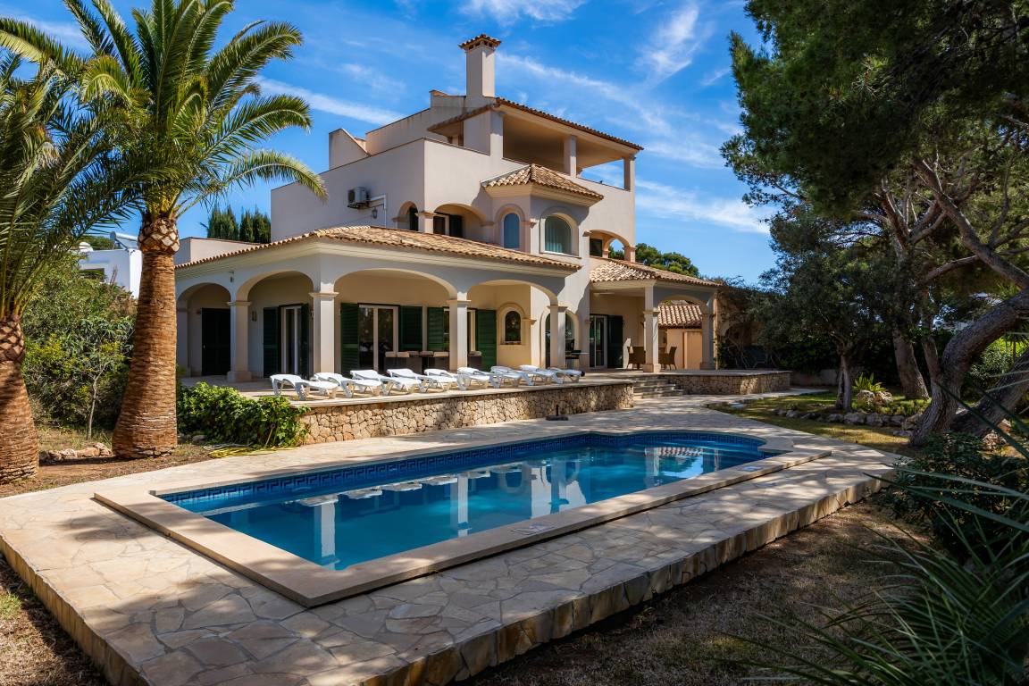 495 M² Villa ∙ 4 Slaapkamers ∙ 6 Gasten - Cala d'Or