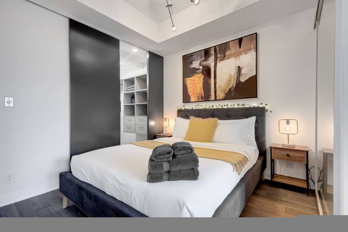 600 M² Apartment ∙ 2 Bedrooms ∙ 4 Guests - Toronto