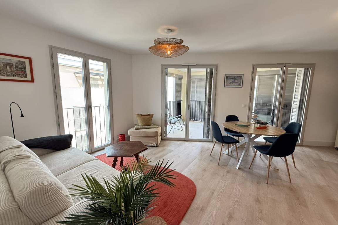 61 M² Appartement ∙ 2 Chambres ∙ 6 Personnes - Antibes
