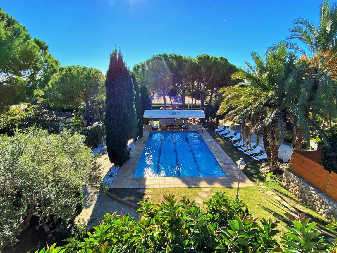 400 M² Villa ∙ 5 Chambres ∙ 18 Personnes - Castelldefels