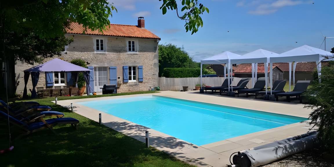 200 M² Maison De Vacances ∙ 6 Chambres ∙ 11 Personnes - Charente