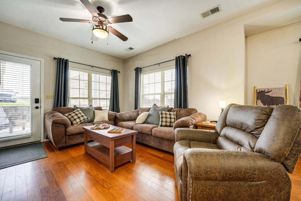 117 M² Apartment ∙ 2 Bedrooms ∙ 8 Guests - Reeds Spring, MO
