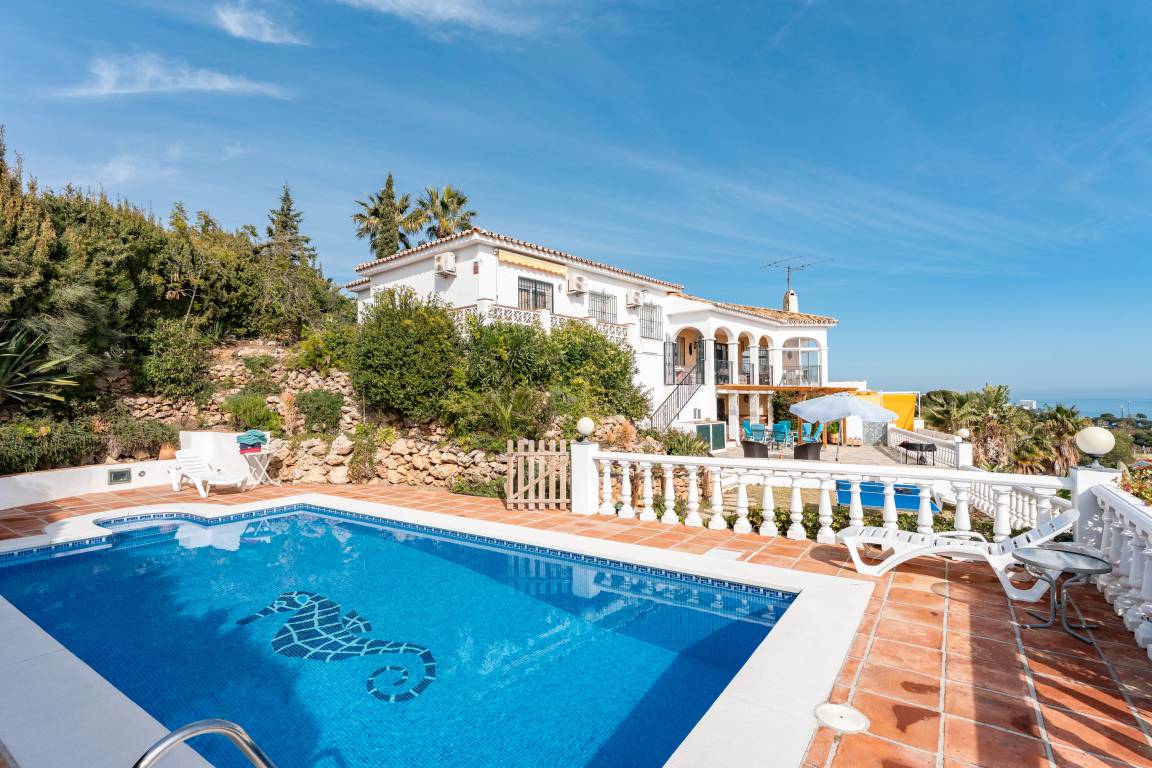 300 M² Villa ∙ 4 Slaapkamers ∙ 8 Gasten - Benalmádena