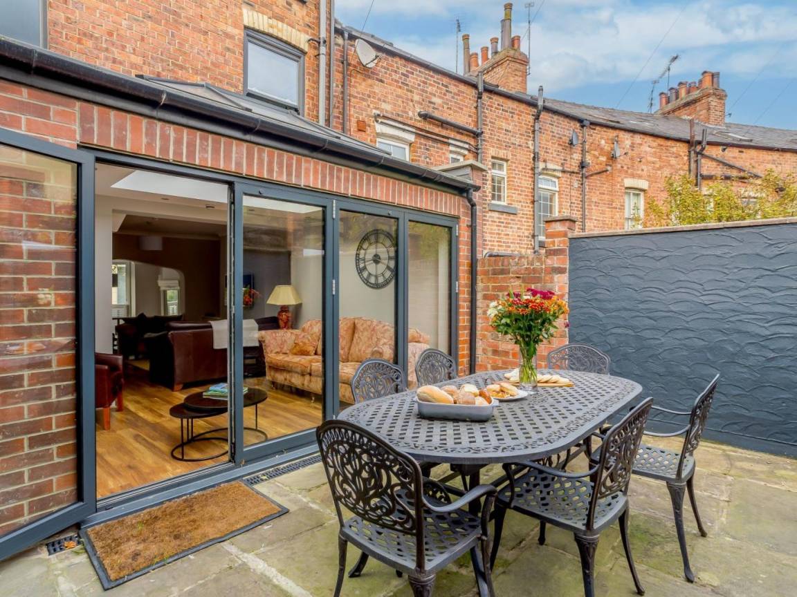 Cottage ∙ 4 Bedrooms ∙ 8 Guests - Harrogate