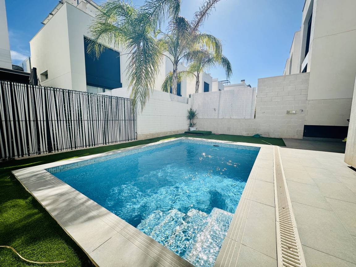 90 M² Villa ∙ 3 Chambres ∙ 6 Personnes - Cabo Roig