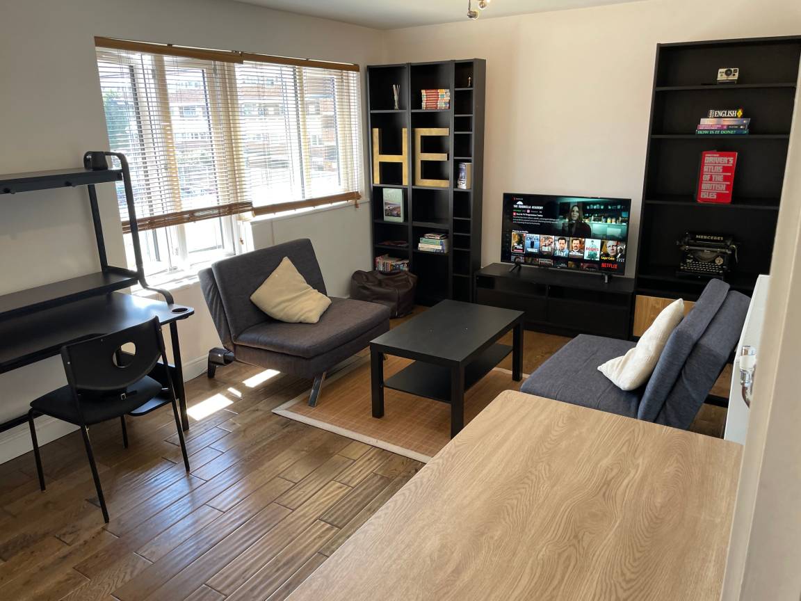 105 M² Apartment ∙ 1 Bedroom ∙ 3 Guests - Leyton