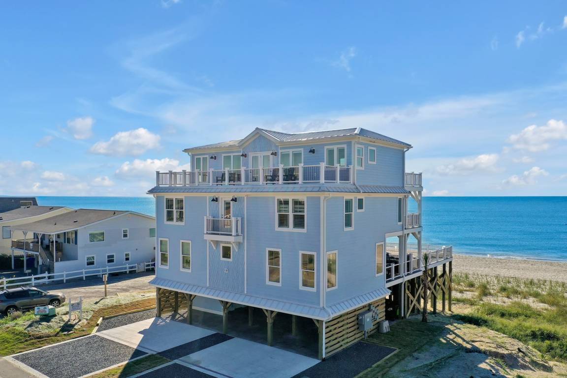 House ∙ 9 Bedrooms ∙ 27 Guests - Oak Island, NC