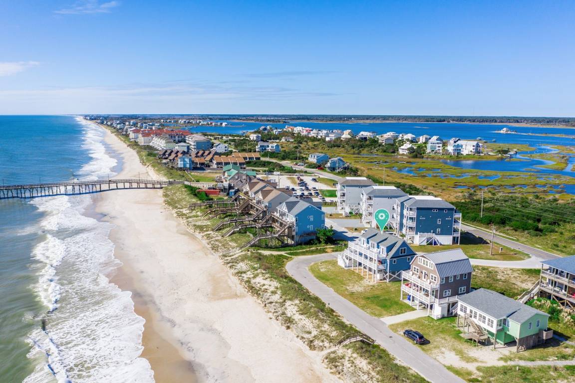 House ∙ 3 Bedrooms ∙ 12 Guests - North Topsail Beach, NC