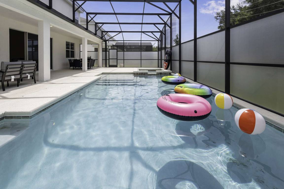 Apartment ∙ 15 Bedrooms ∙ 30 Guests - Kissimmee, FL