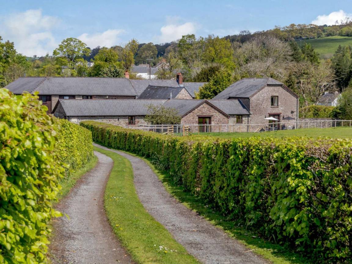 Cottage ∙ 6 Bedrooms ∙ 13 Guests - Brecon