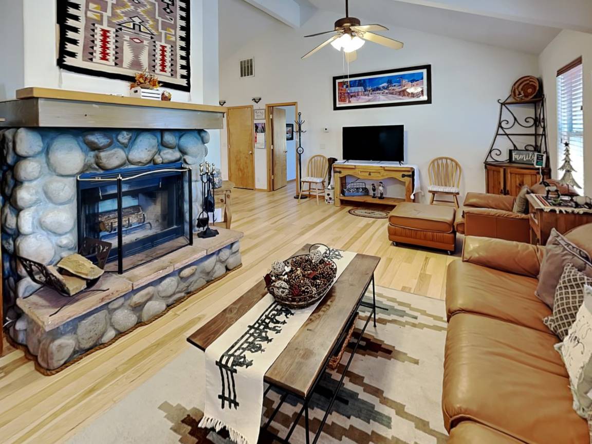 175 M² House ∙ 3 Bedrooms ∙ 6 Guests - Ruidoso, NM