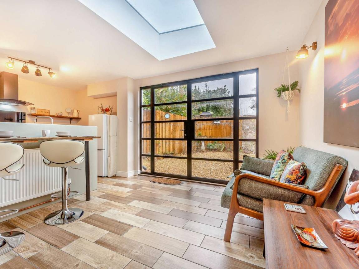 Cottage ∙ 3 Bedrooms ∙ 6 Guests - Lymington