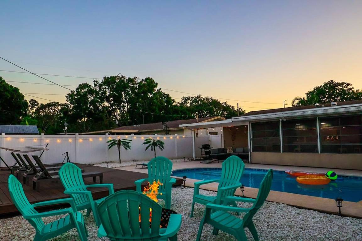 House ∙ 4 Bedrooms ∙ 11 Guests - Largo, FL
