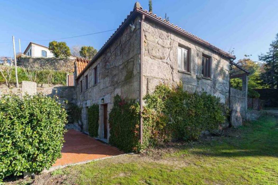 90 M² Villa ∙ 2 Bedrooms ∙ 5 Guests - Viseu District