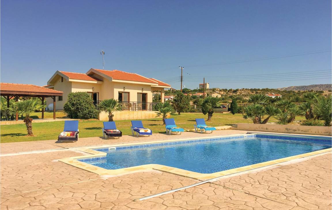 200 M² House ∙ 4 Bedrooms ∙ 8 Guests - Cyprus