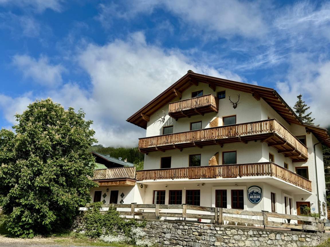 580 M² Ferienhaus ∙ 14 Schlafzimmer ∙ 26 Gäste - Pettneu am Arlberg