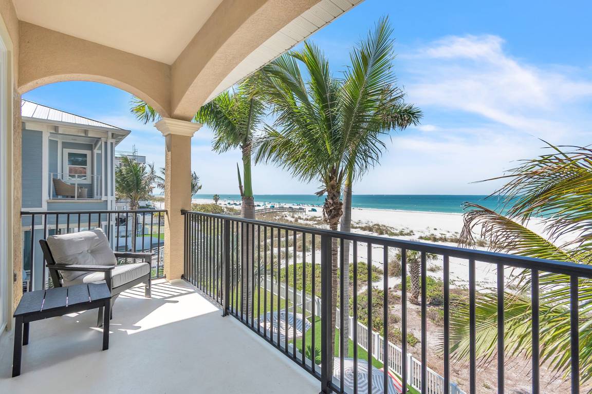 318 M² House ∙ 5 Bedrooms ∙ 14 Guests - Treasure Island, FL