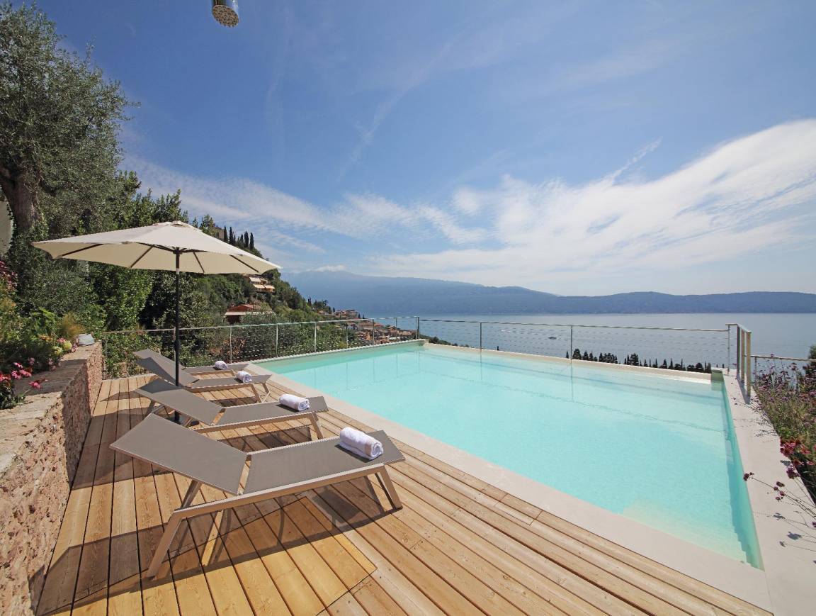 300 M² House ∙ 4 Bedrooms ∙ 11 Guests - Garda