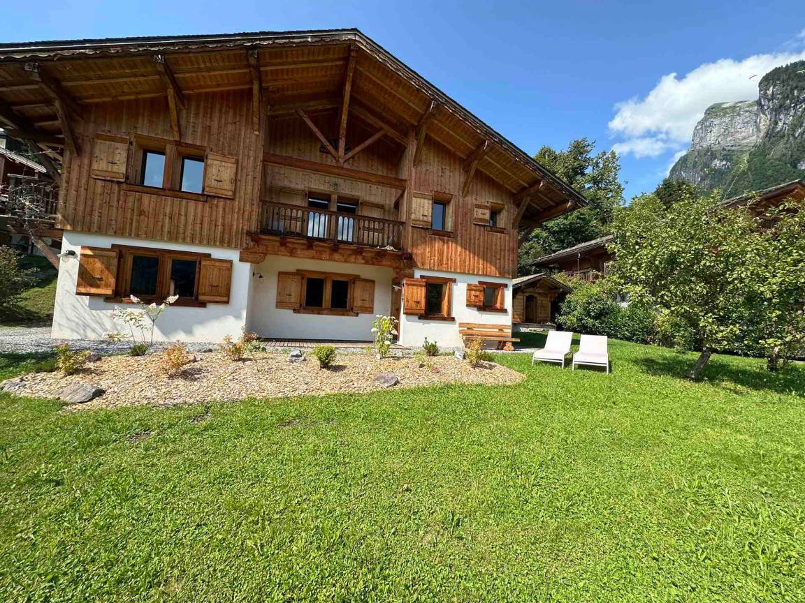 168 M² Chalet ∙ 5 Bedrooms ∙ 14 Guests - Samoëns