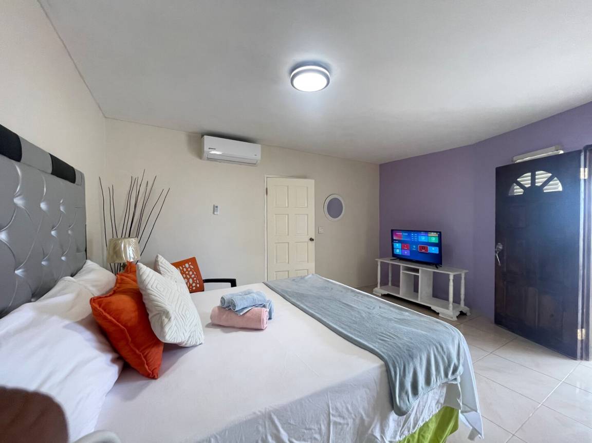 70 M² Condo ∙ 2 Bedrooms ∙ 6 Guests - Montego Bay