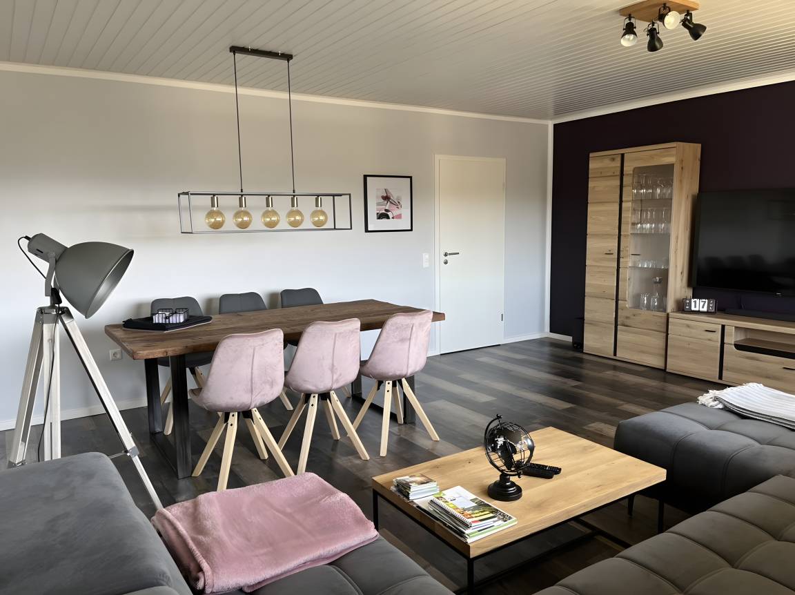 180 M² Ferienwohnung ∙ 5 Schlafzimmer ∙ 11 Gäste - Plettenberg