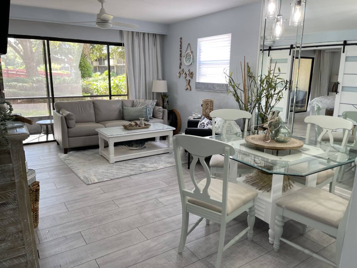 Condo ∙ 2 Bedrooms ∙ 5 Guests - Naples, FL