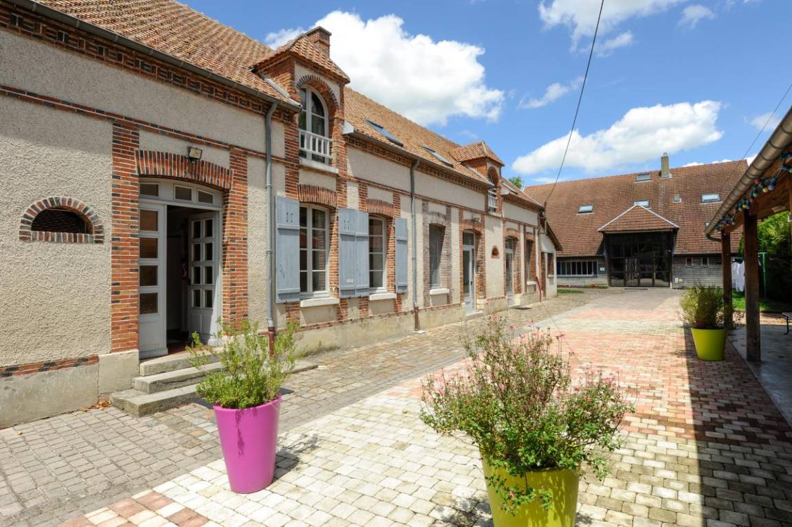 Cottage ∙ 18 Chambres ∙ 69 Personnes - Romilly-sur-Seine