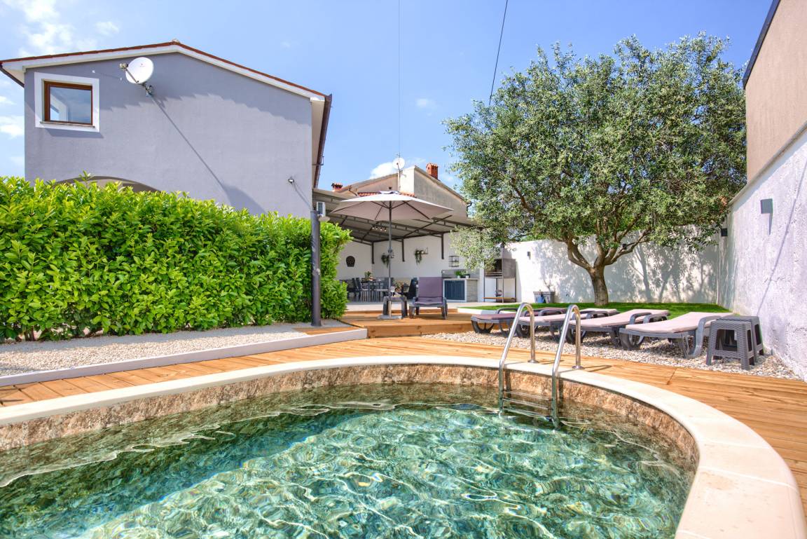 140 M² Ferienhaus ∙ 2 Schlafzimmer ∙ 6 Gäste - Pula