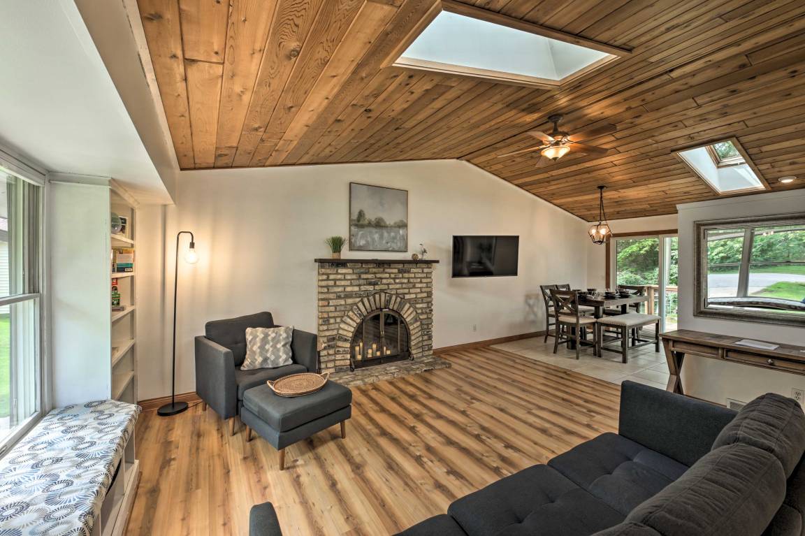 176 M² House ∙ 3 Bedrooms ∙ 6 Guests - Oconomowoc, WI