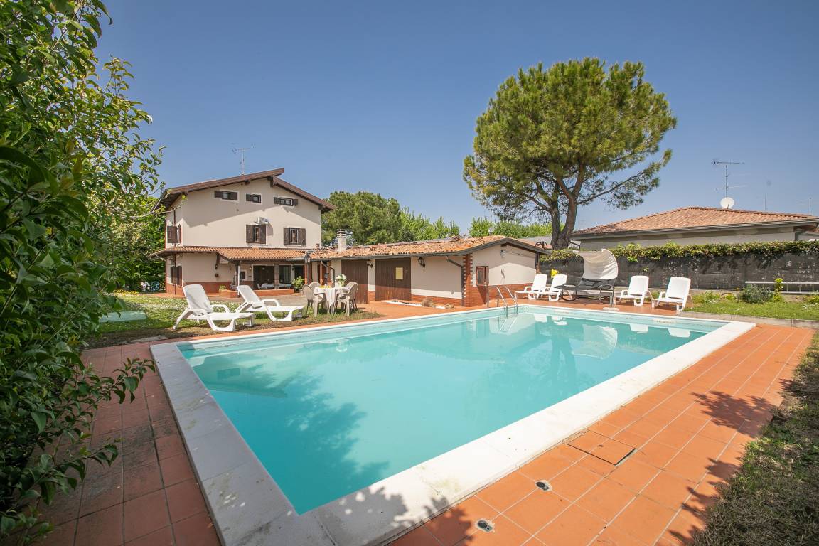 300 M² Villa ∙ 5 Chambres ∙ 11 Personnes - Sirmione