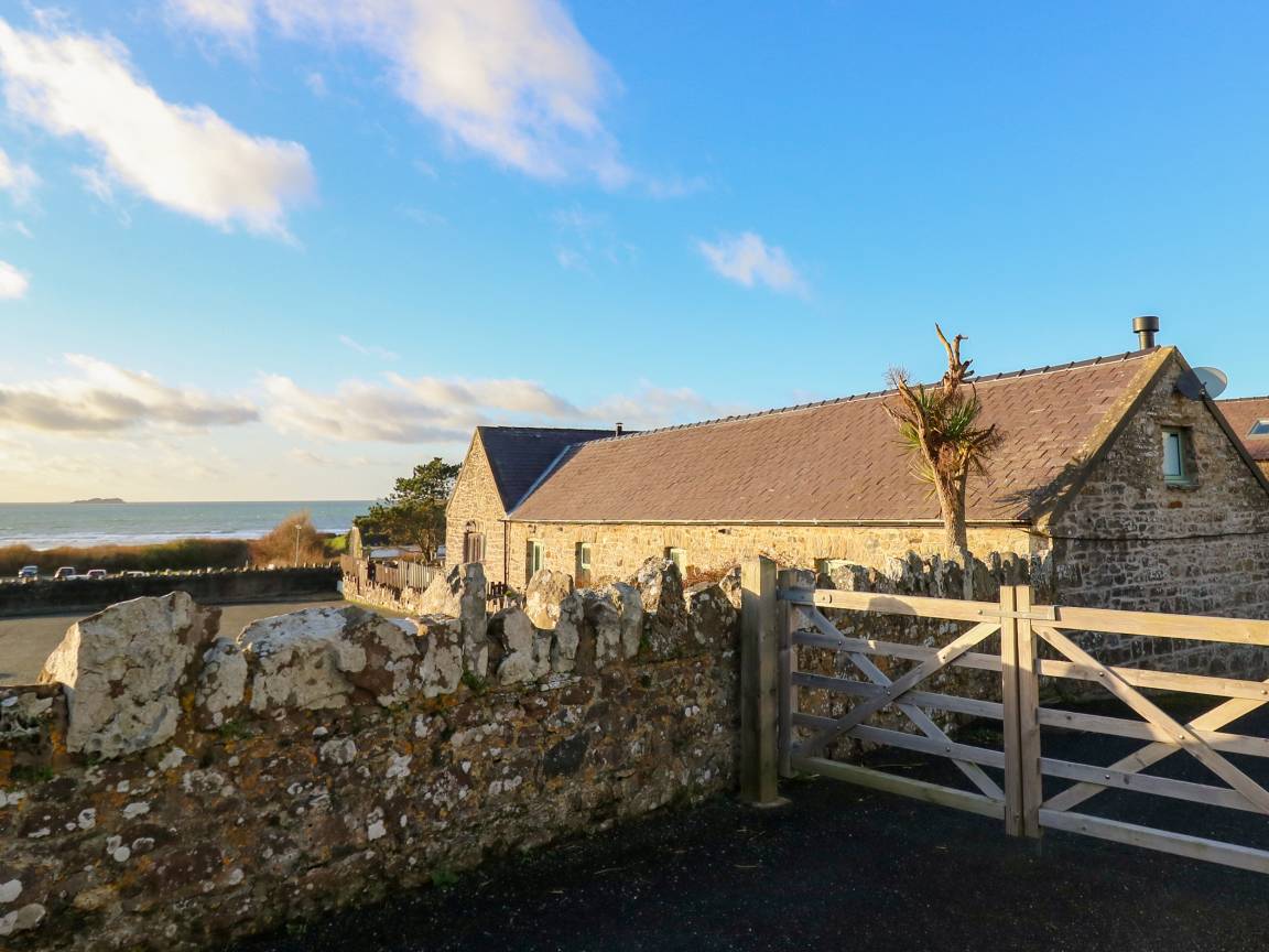 Cottage ∙ 3 Bedrooms ∙ 6 Guests - Milford Haven