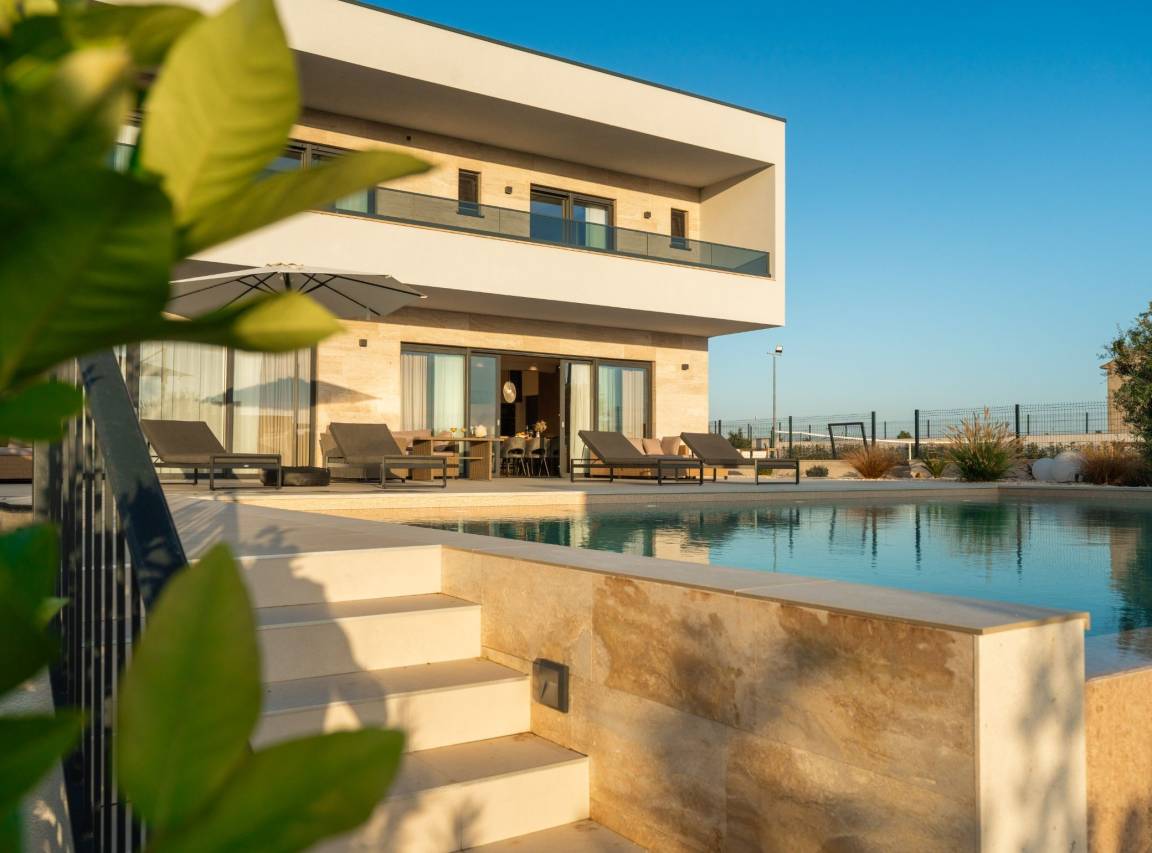 290 M² House ∙ 5 Bedrooms ∙ 12 Guests - Tisno