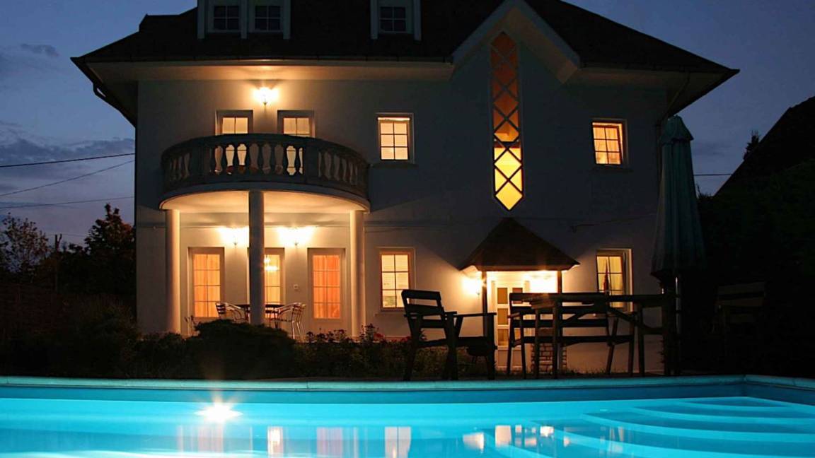 240 M² Huis ∙ 5 Slaapkamers ∙ 10 Gasten - Zamárdi