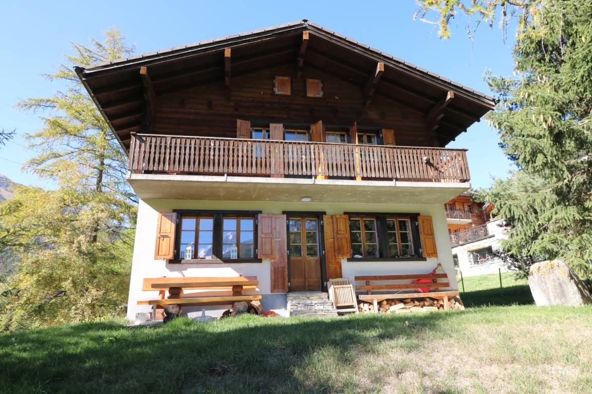 136 M² Chalet ∙ 4 Bedrooms ∙ 8 Guests - Arolla
