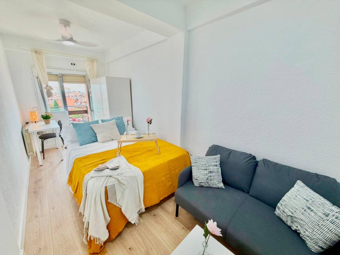 81 M² Apartamento ∙ 3 Habitaciones ∙ 6 Huéspedes - Móstoles