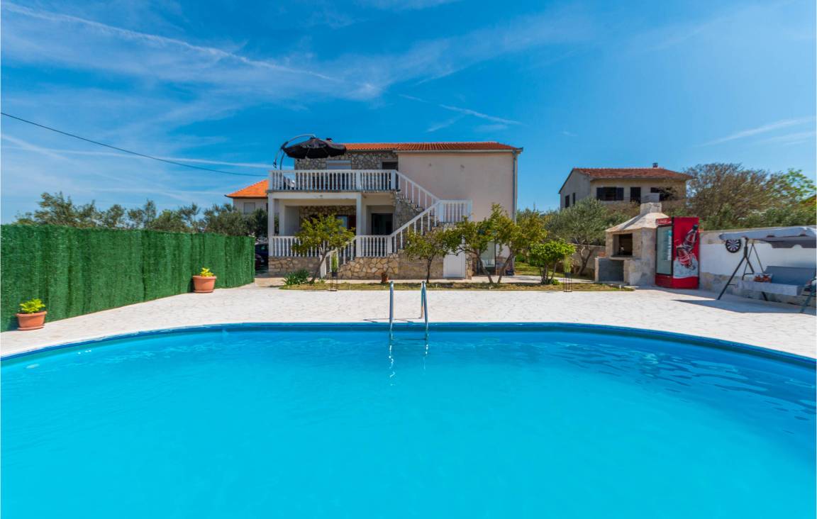 240 M² House ∙ 6 Bedrooms ∙ 12 Guests - Benkovac