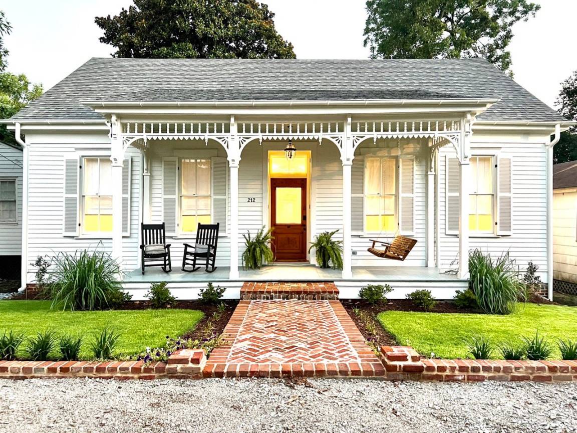 Cottage ∙ 3 Bedrooms ∙ 8 Guests - Natchez, MS